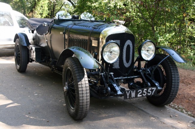 La exclusiva colección de coches de Brian Johnson, cantante de AC/DC ...